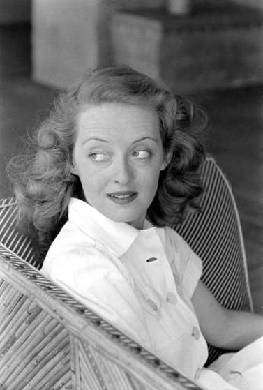 Beautiful Rare Photos of Hollywood Legend Bette Davis in her Beverly ...