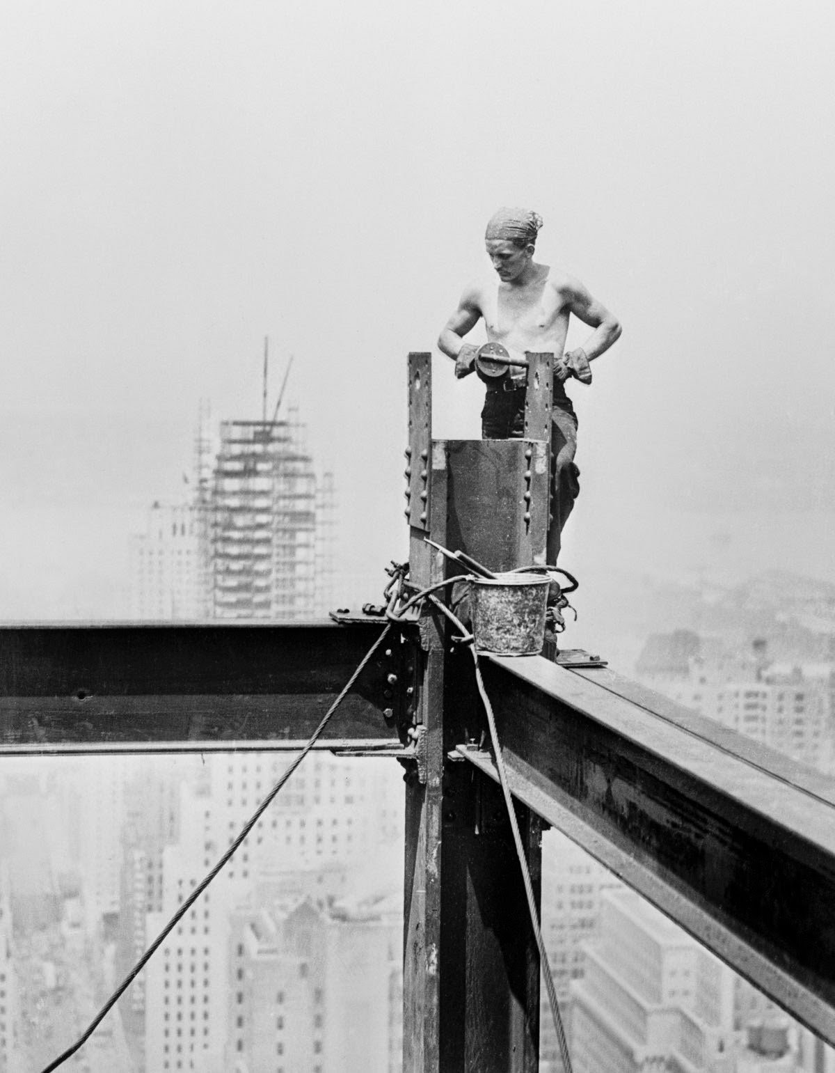 15 Breathtaking Photographs From The Empire State Building's ...