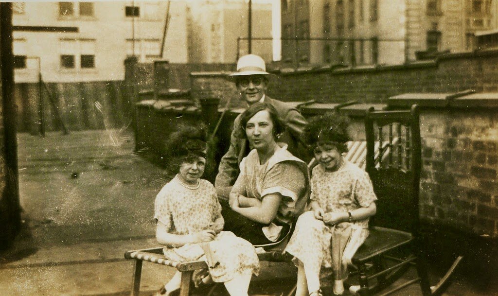 Photos Of The Burlesque Midget Performers Of The 1920s America - Art-Sheep