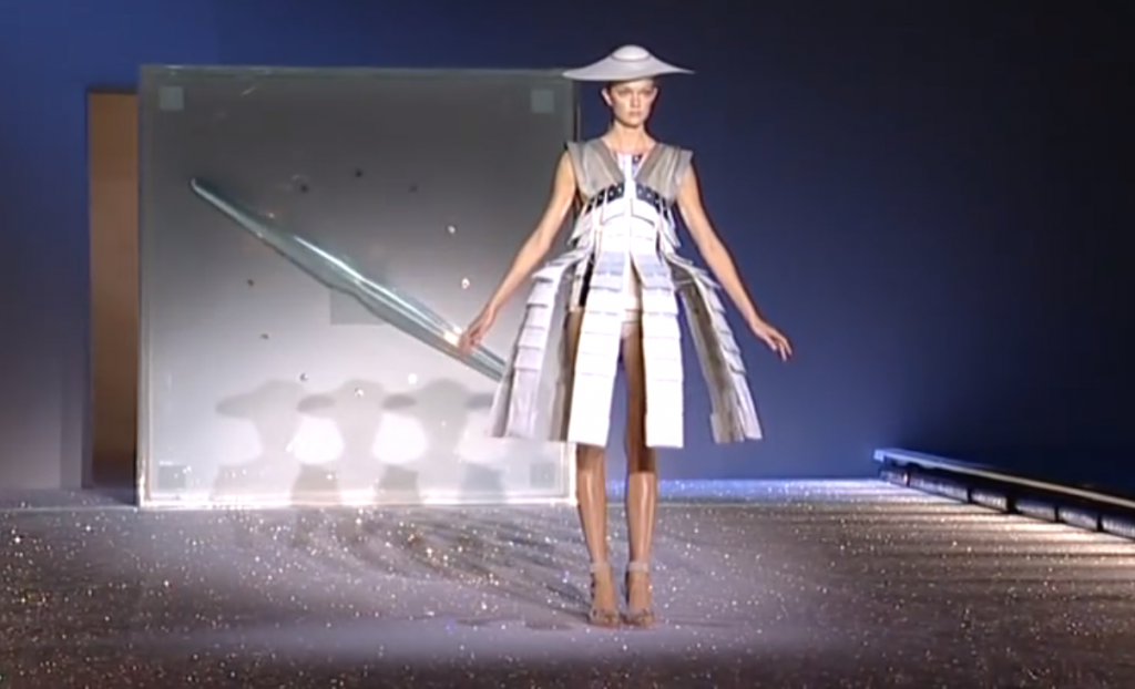Hussein Chalayan: Fashion and technology years before today. - Art-Sheep