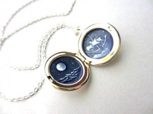 Khara Ledonne's Beautiful Miniature Paintings Inside Tiny Lockets - Art ...