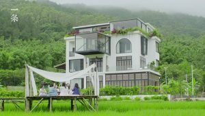 7 Best Friends Bought A Perfect House To Live Together Once They Retire ...